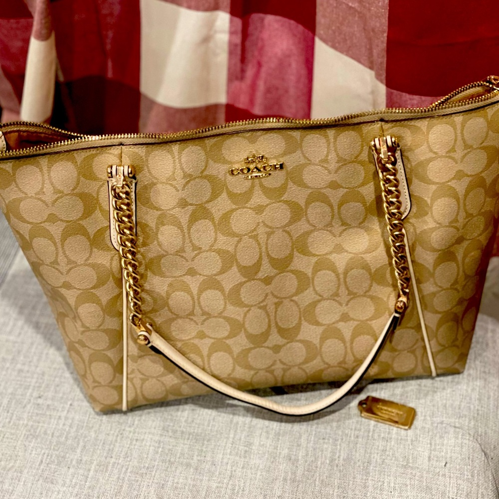 Coach Cammie Chain Tote In Signature Canvas - Gem